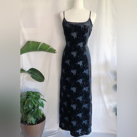 Giorgio Armani | Dresses | Vintage Giorgio Armani Le Collezioni Velvet ...